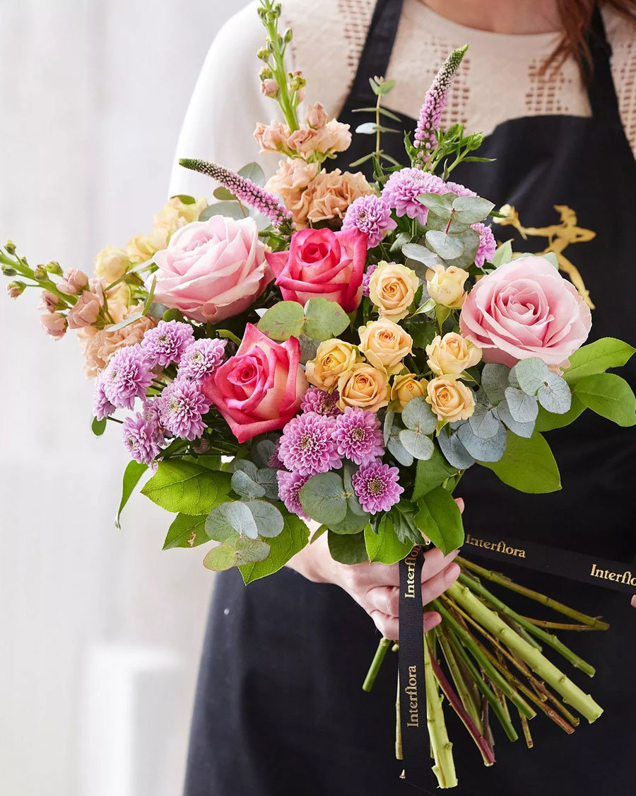 Floral secrets | Roses | Interflora Latvia. Flower Delivery